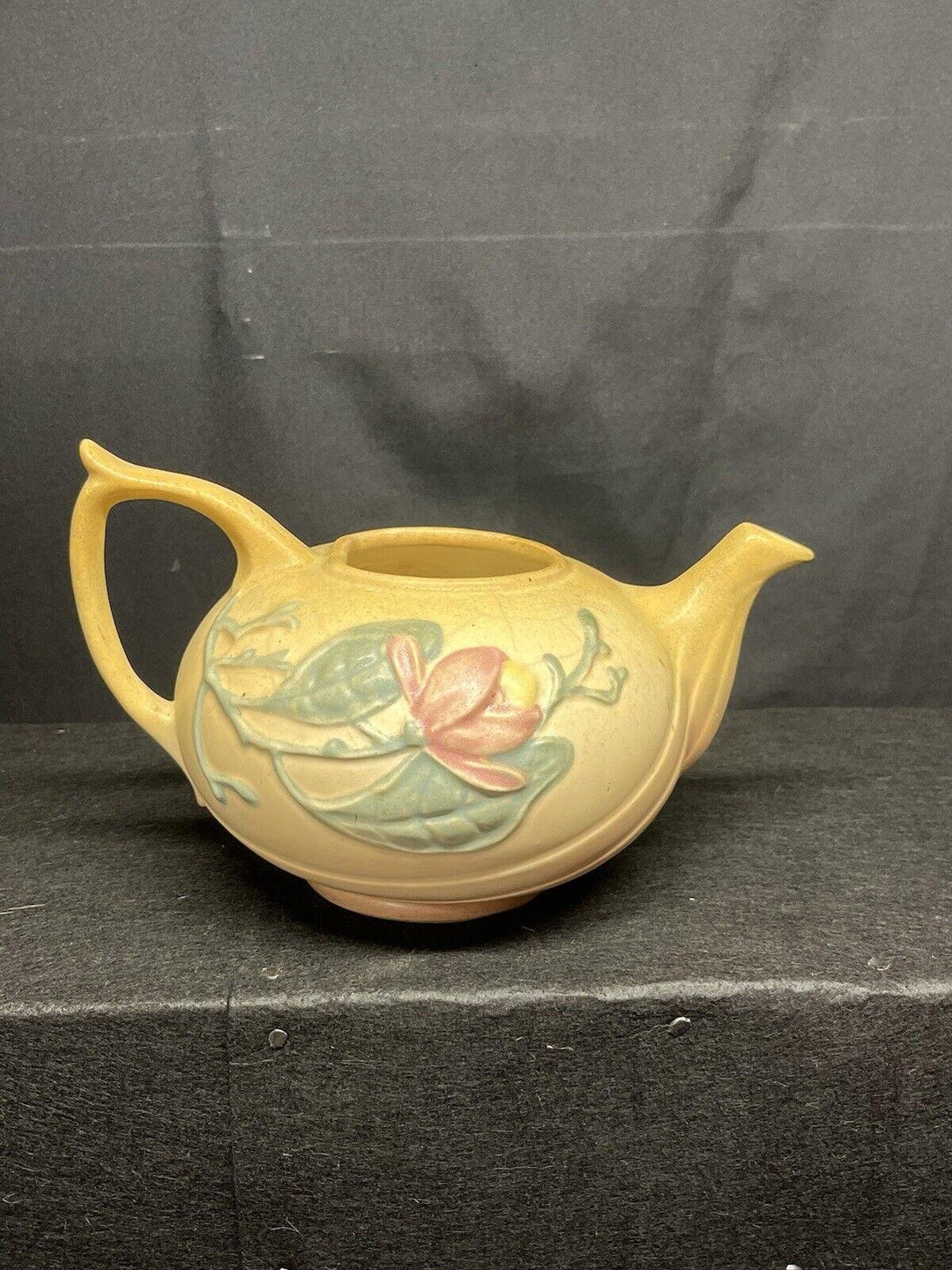 A Beautiful Vintage Hull Pottery Teapot Pink Magnolia Crazing No Lid ...