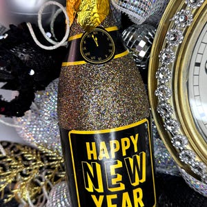 New Years Door Decor, Happy New Years Wreath. NYE Decor. Black Gold and ...