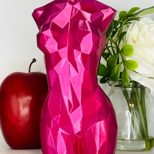 Luxe Female Torso Statue Figure | Low Poly Style | Dazzling Unique ...