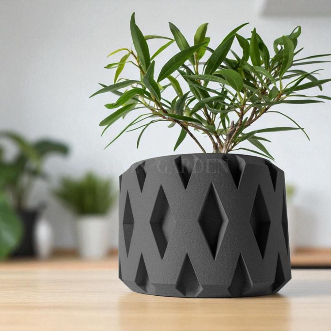 Nova Quartz Modern Planter, Compact Decorative Flowerpot, Geometric ...