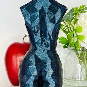 Luxe Female Torso Statue Figure | Low Poly Style | Dazzling Unique ...