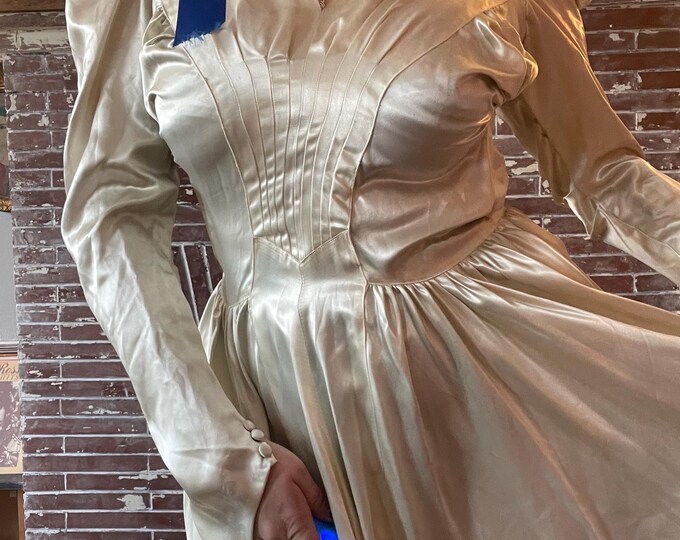 Jaw Dropping Vintage 1940’s Ivory White Cold Rayon Satin Long Sleeved ...