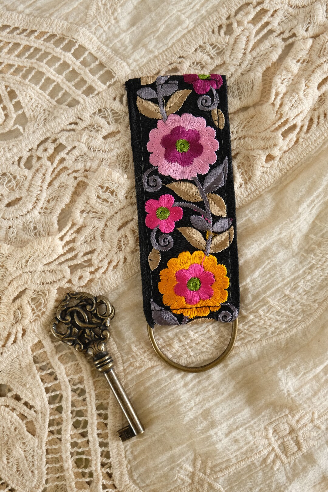 Handmade Keychain BUTTERCUP DARK - Etsy