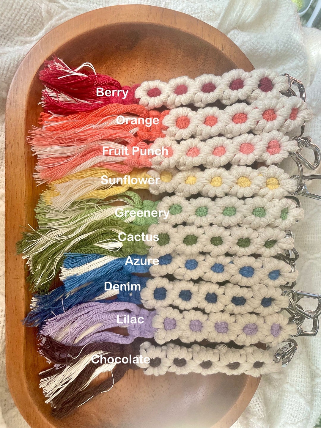 Macramé Daisy Keychains - Etsy
