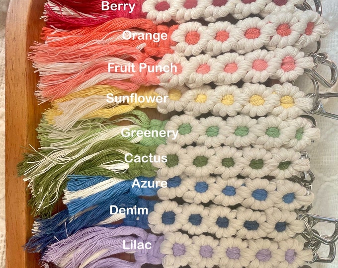 Macramé Daisy Keychains - Etsy