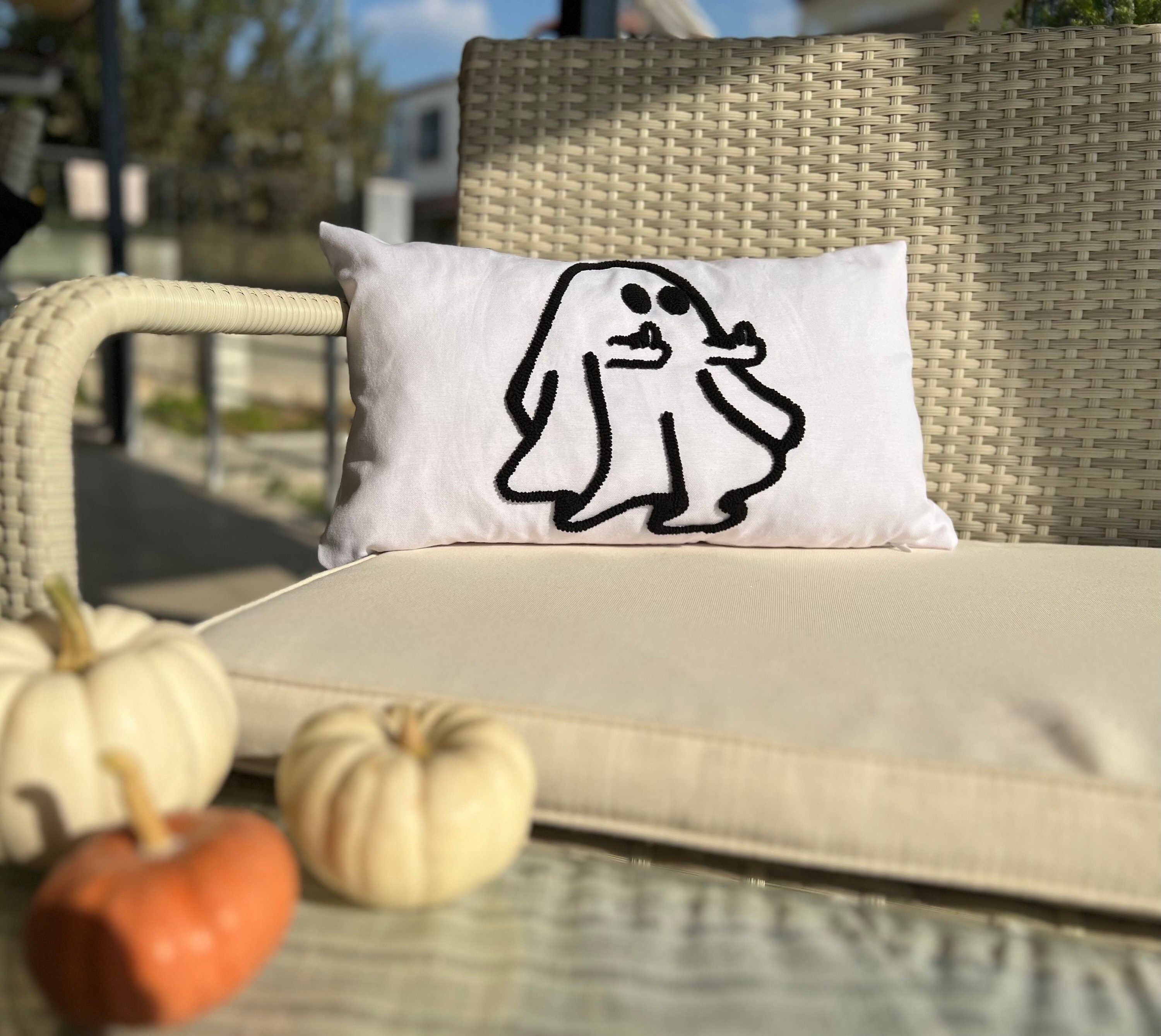 Spooky Punch Needle Ghost Pillow Ghost Tufted Pillow Cute - Etsy