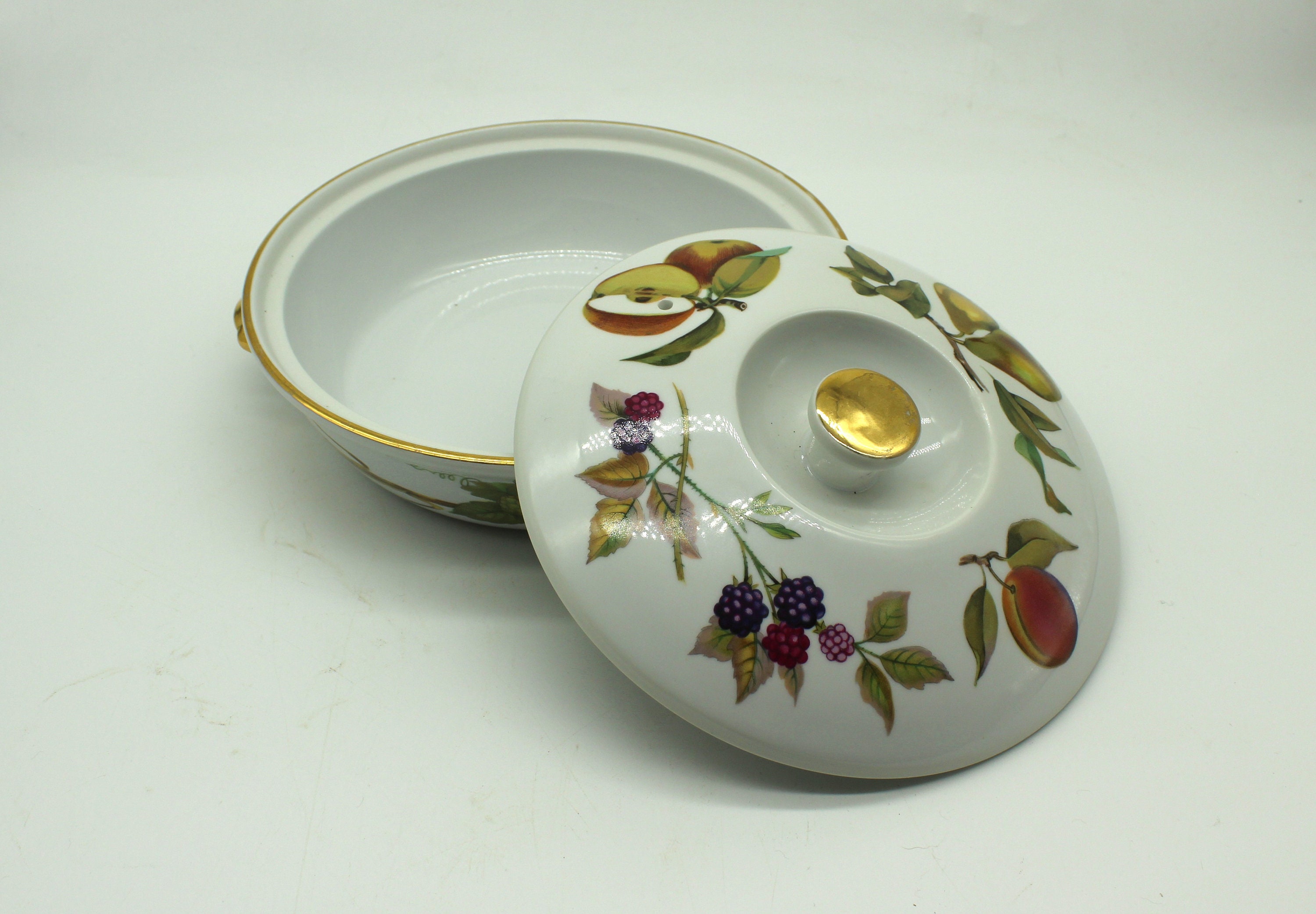 Royal Worcester Evesham Round Casserole With Lid. Fruit and Gilding ...