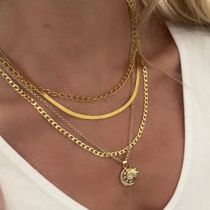 Dainty Link Chain With the Sun & Moon Charm - Etsy