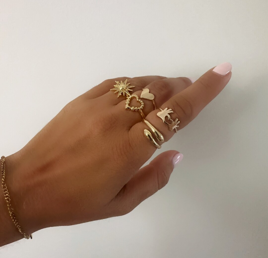 Heart Hands Ring - Etsy