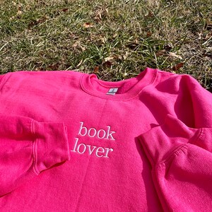 Book Lover Read Books Custom Embroidered Crewneck Sweatshirt, Gift for ...