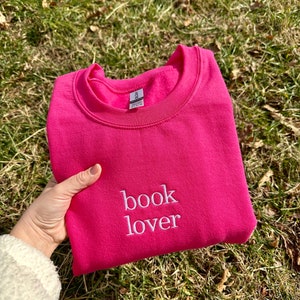 Book Lover Read Books Custom Embroidered Crewneck Sweatshirt, Gift for ...
