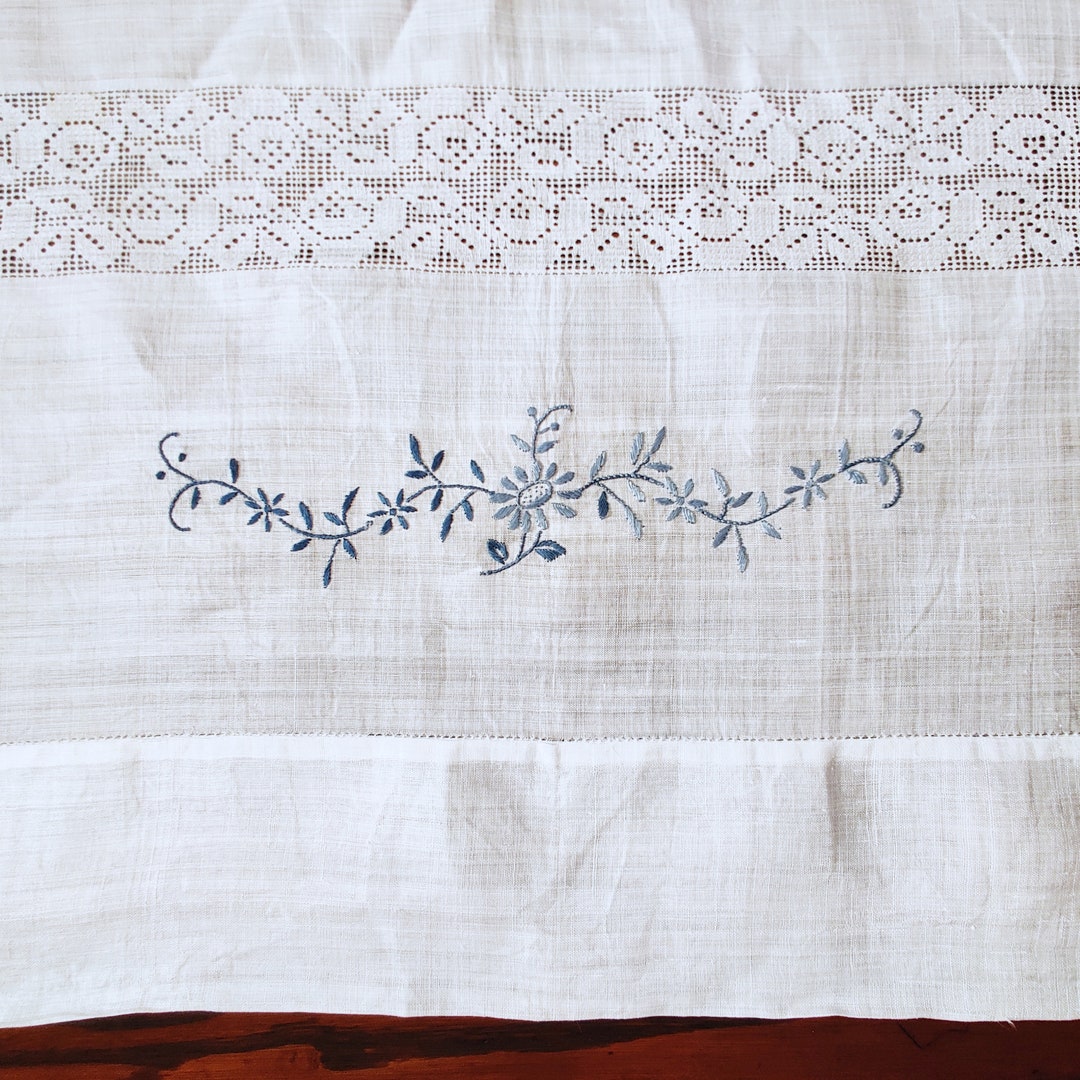 Vintage Crisp White Linen Tablecloth and Napkins With Blue Hand ...