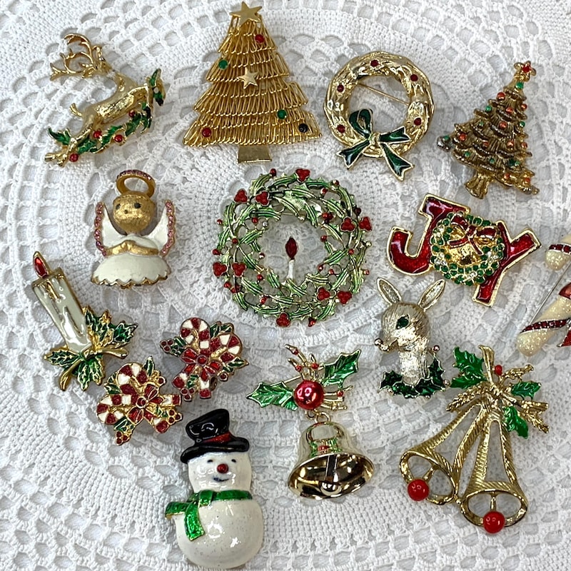 Christmas Brooch - Etsy