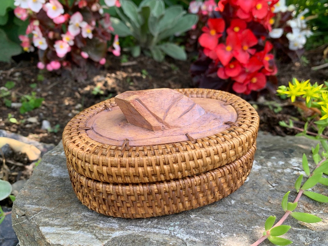 Indonesian Lombok Woven Reed Basket With Lid and Carved Frog Design ...