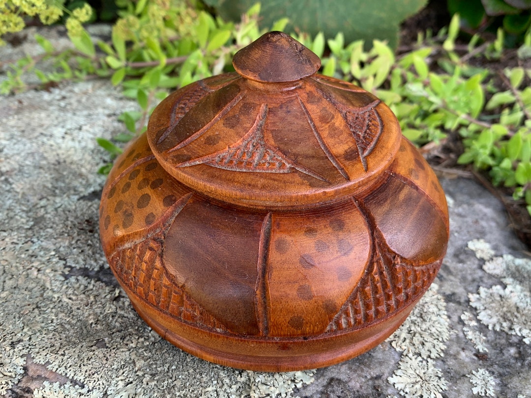Vintage Round Wooden Carved Box, Trinket Box Lidded Round Carved Wooden ...