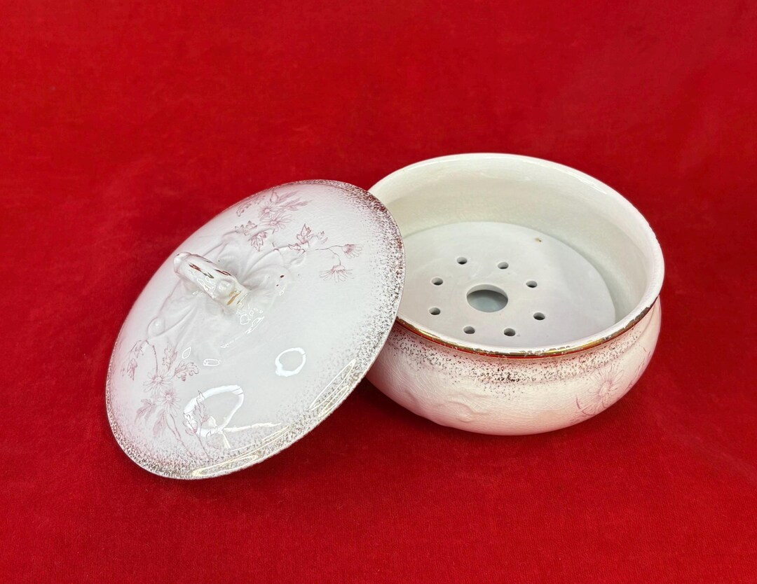 Victorian Round Lidded Ceramic Soap Dish With Strainer, Delicate Pink ...