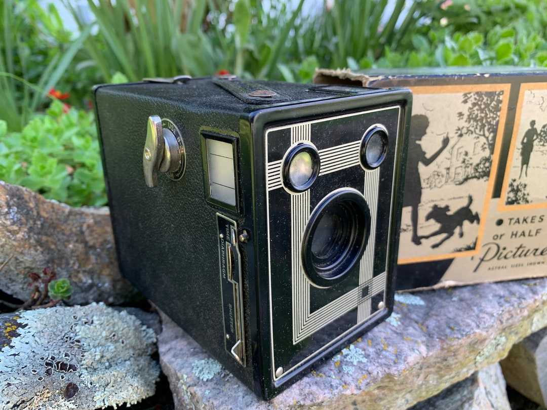 Agfa Ansco B 2 Shur Shot Vintage Box Camera Art Deco Design Box Camera ...