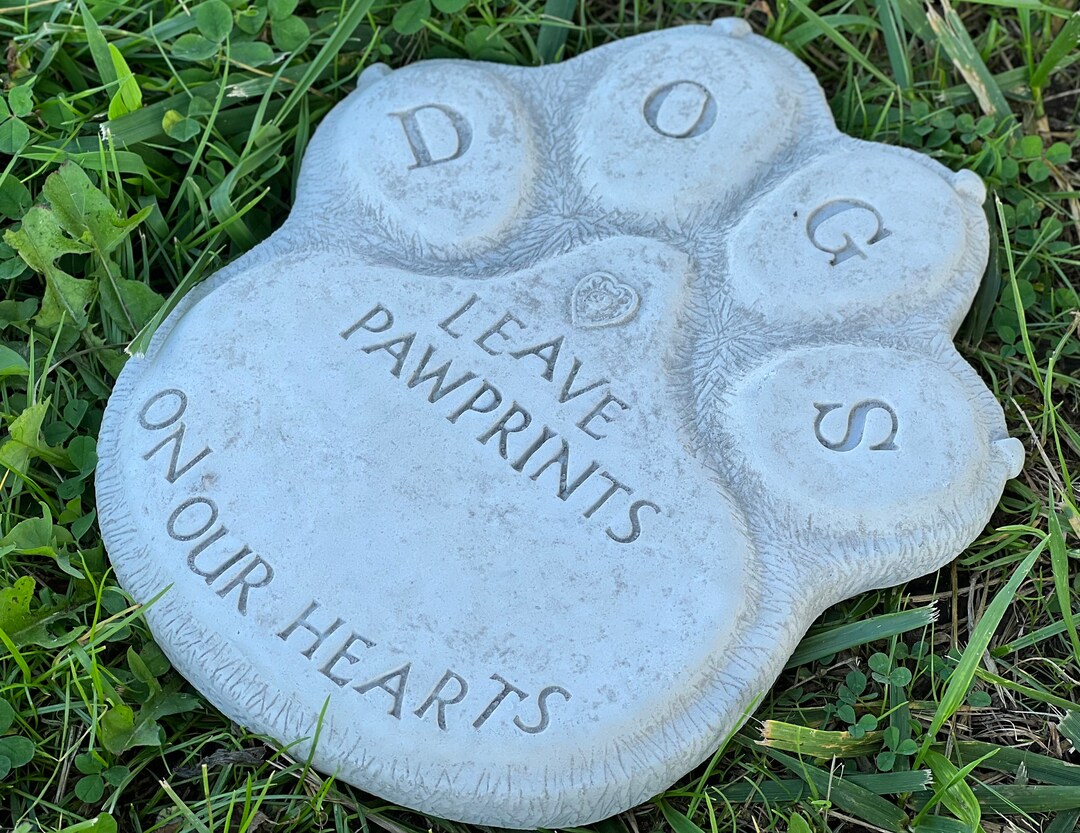 Concrete Dog Paw Statue Detailed Paw Print Figure Outdoor Dog Memorial ...