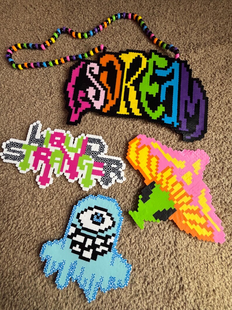 EDM DJ Perler Necklace - Etsy