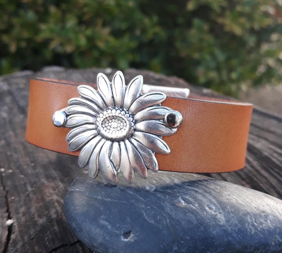 Sunflower Leather Bracelet- Sunflower Leather Cuff - Gift Sunflower Leather Bracelet- Sunflower Leather Cuff - Gift