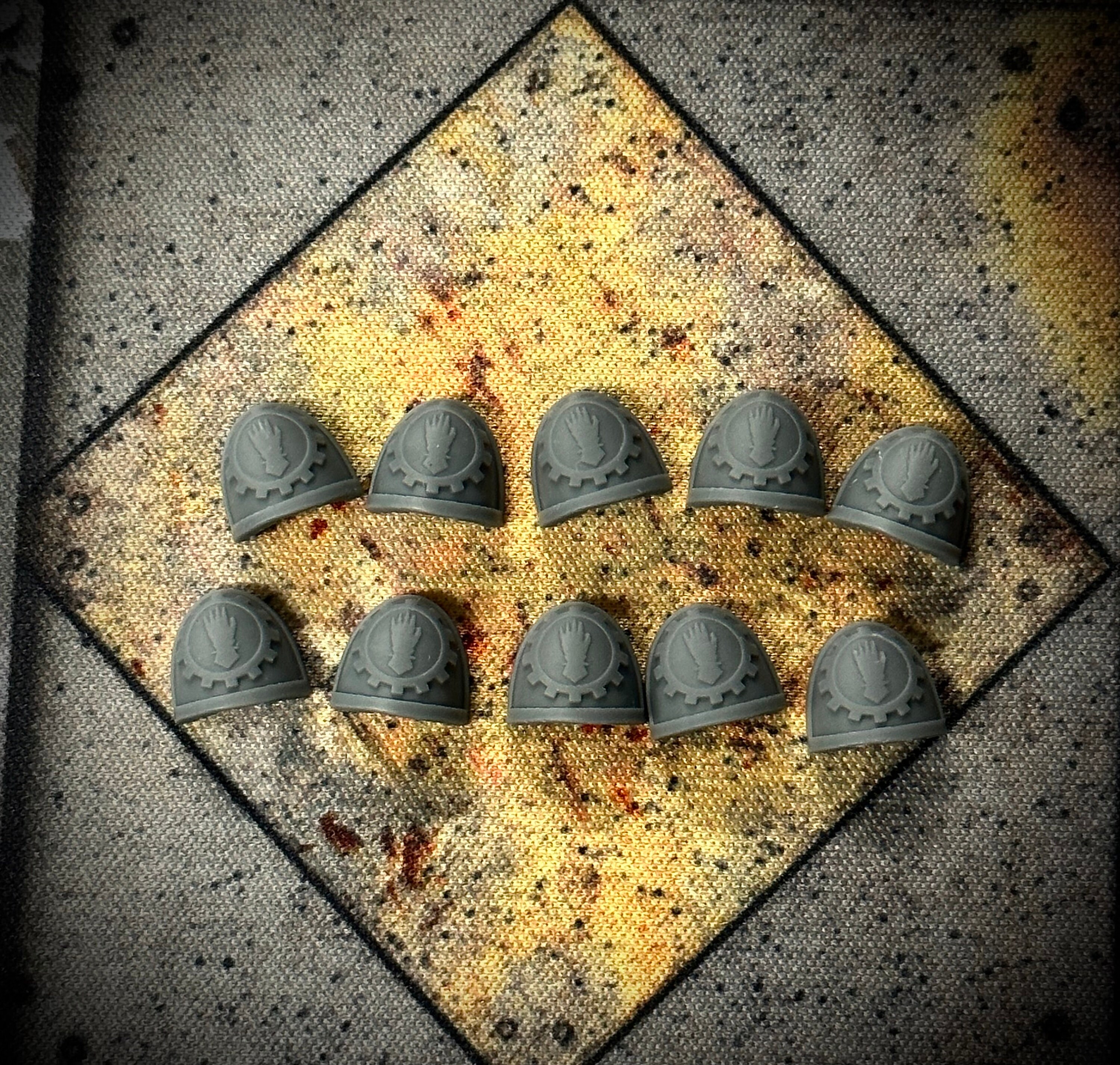 Primaris Scale Iron Hands Shoulder Pads. - Etsy