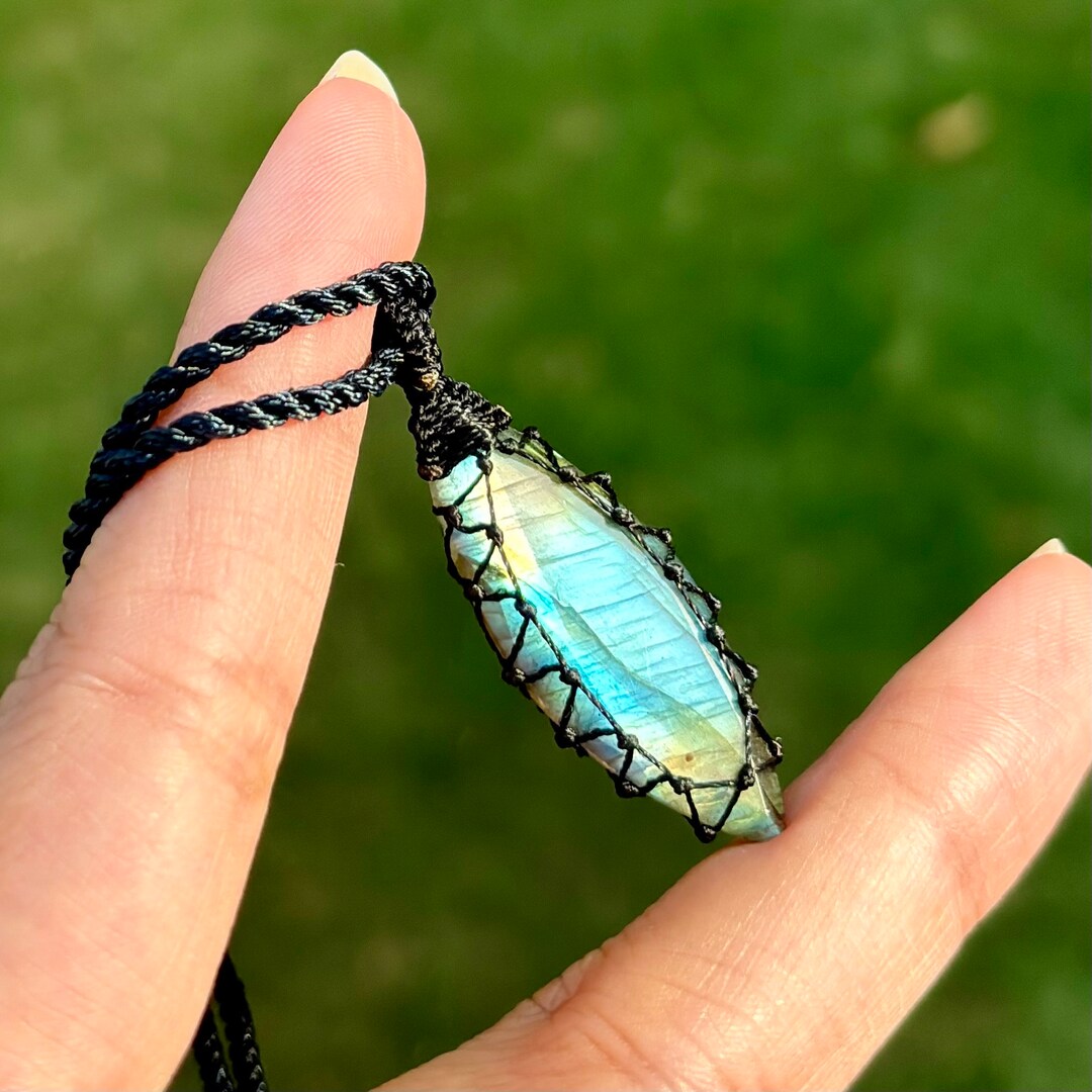 Natural Blue Fire Faceted Cut Macrame Pendant Necklace, Labradorite ...