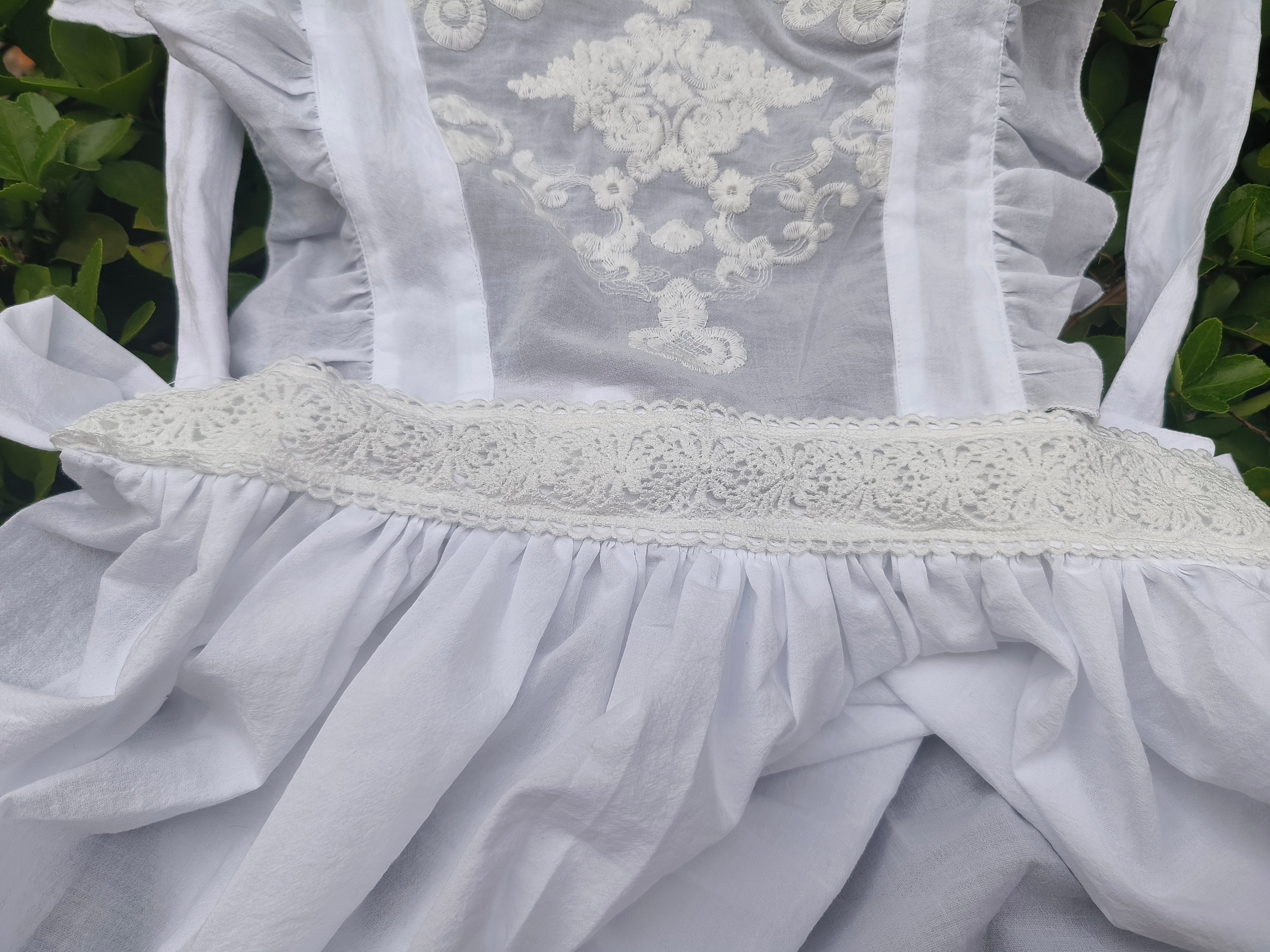 White Embroidery Frilly Apron With Lace French Maid Apron Bakery Garden ...