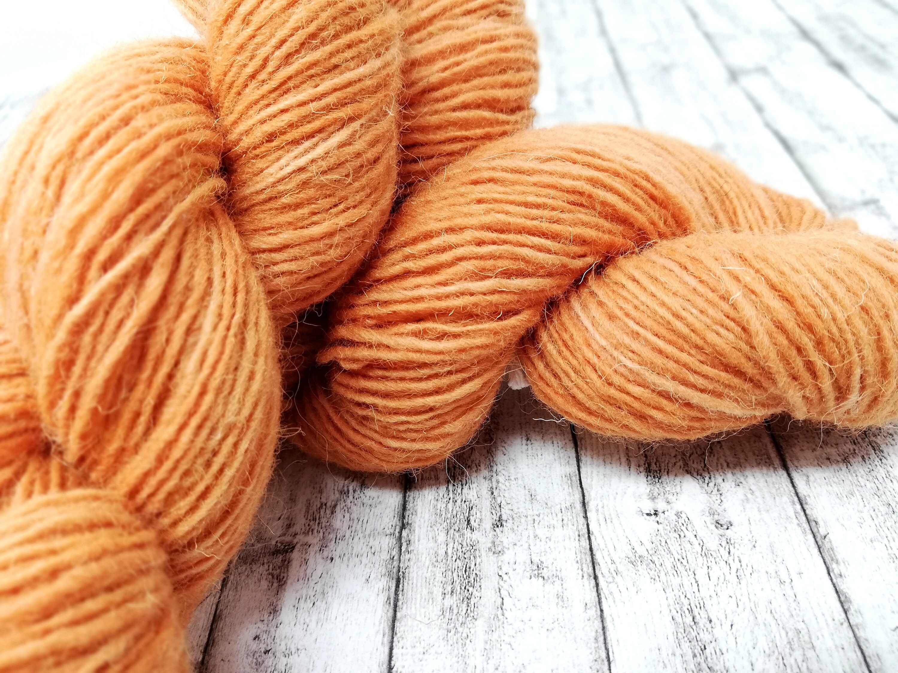 Handgefärbter Strang, natürlich gefärbte Wolle, Indie gefärbte Wolle ...