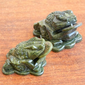 Green Jade Money Frog: Hand-carved Feng Shui Home Decor Ornament - Etsy