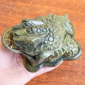Green Jade Money Frog: Hand-carved Feng Shui Home Decor Ornament - Etsy