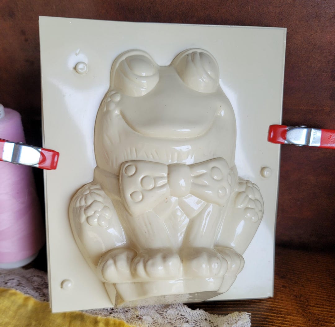 Vintage Frog Mold, Happy Sitting Frog, Frog in Bow Tie, Natcol Mold ...