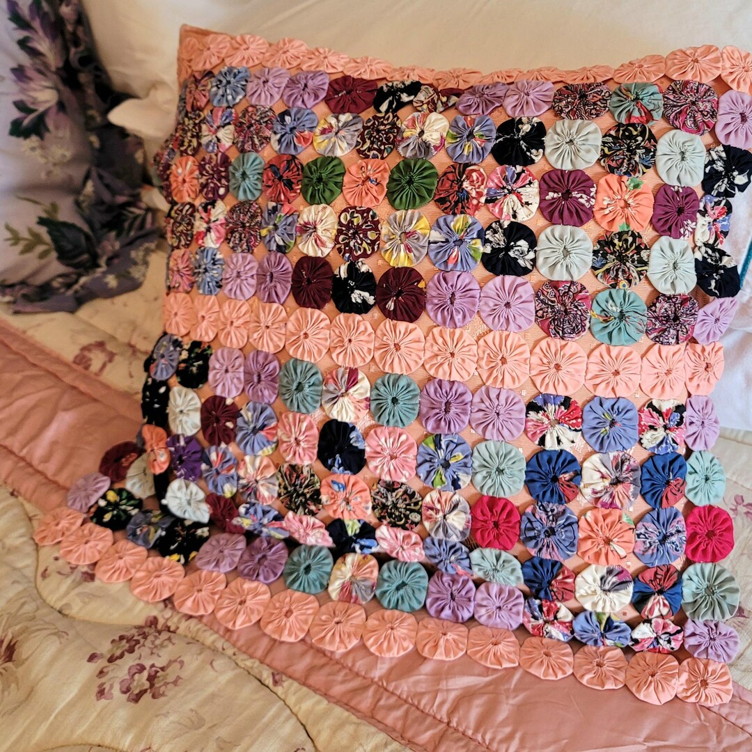 Vintage Yo-yo Quilted Pillow: Handmade Pink Cottage Ccore Throw Cushion ...