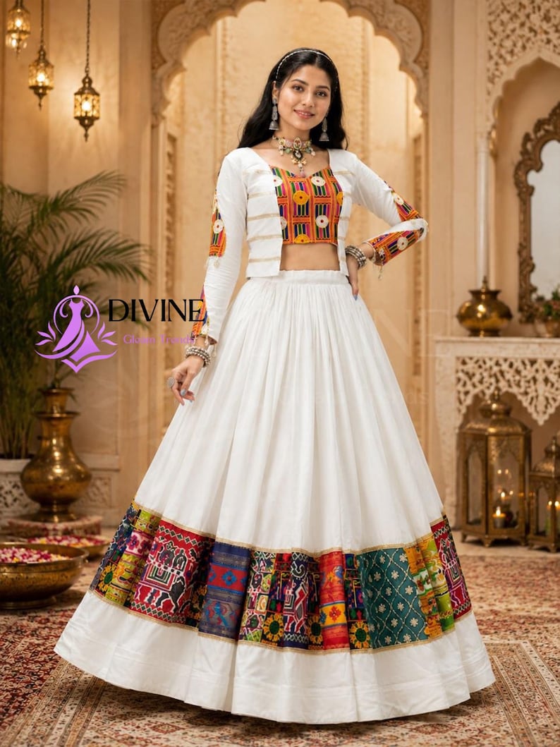 White Navratri Lehenga Choli Gujarati Garba Outfit Mirrorwork Chaniya ...