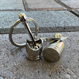 New Car Keychain Engine Piston Moving Car Guys Car Girls Exclusive Car ...