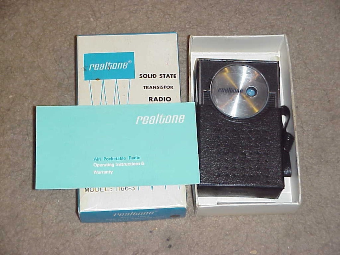 Vintage REALTONE Transistor Radio Model 1166-3 - Display Collection ...