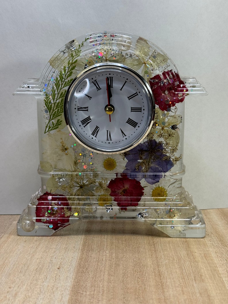 Handmade Pressed Flower Resin Clock: Desktop Table Lamp - Etsy