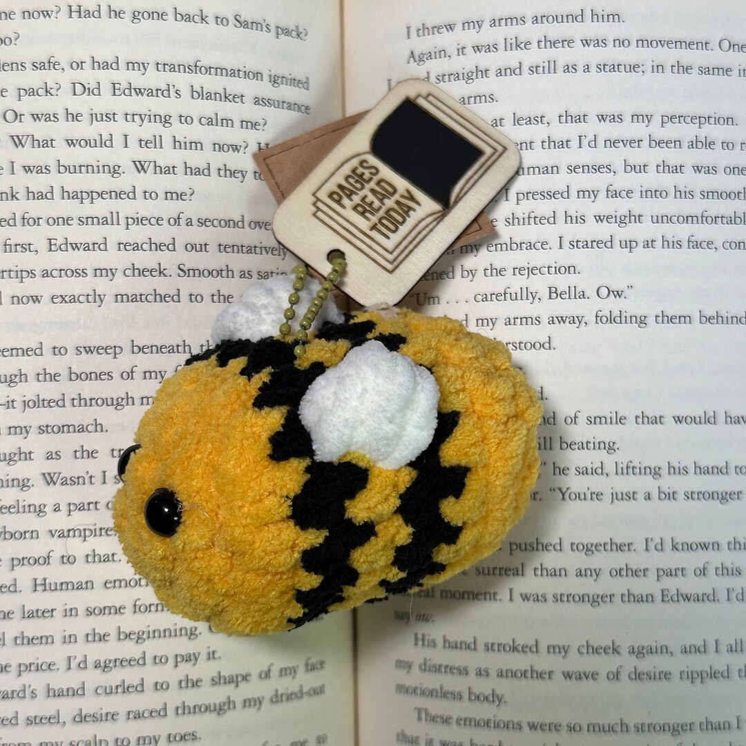Bumble Bee Crochet Plushie Reading Buddy, Keychain Reading Tracker ...