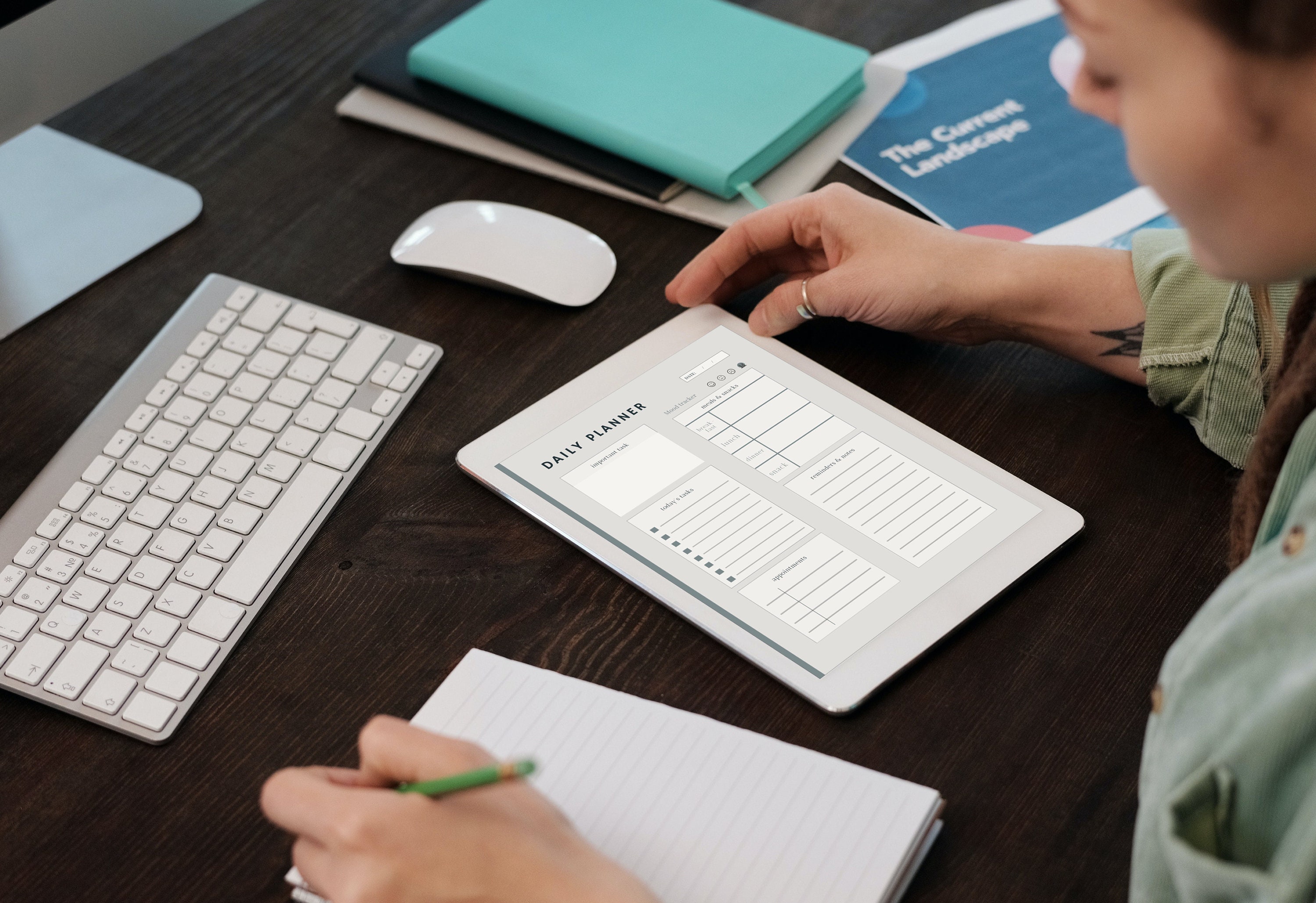 Gray Daily Planner, Minimalist Layout, Daily Productive & Organized ...