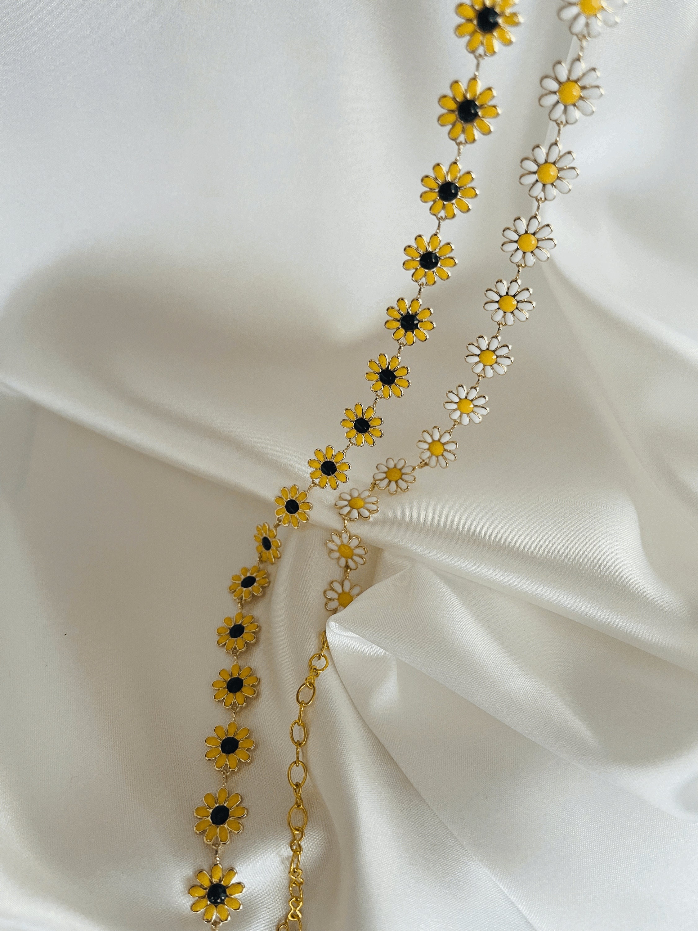 Enamel Daisy Flower Chain Necklace - Modern Gold Layering Necklace - Etsy