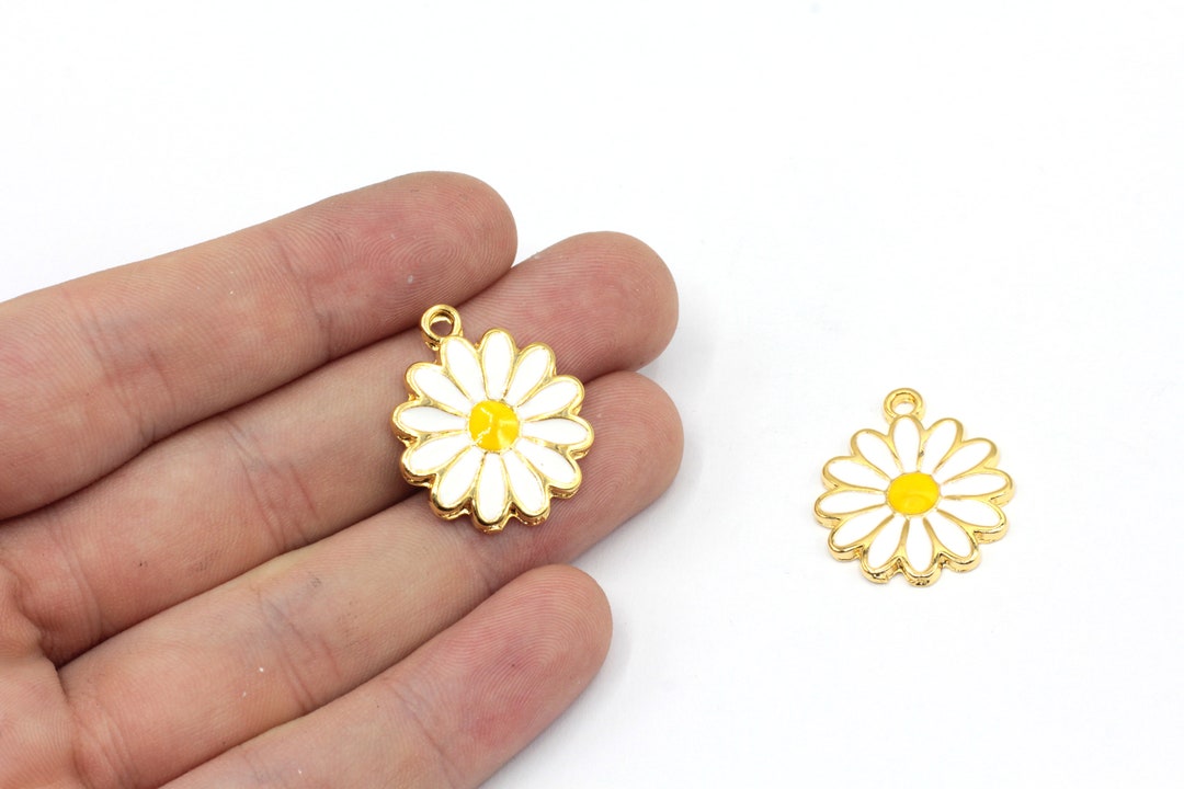 21x25mm 24k Shiny Gold Plated Daisy Charm, White Enamel Daisy Charm ...