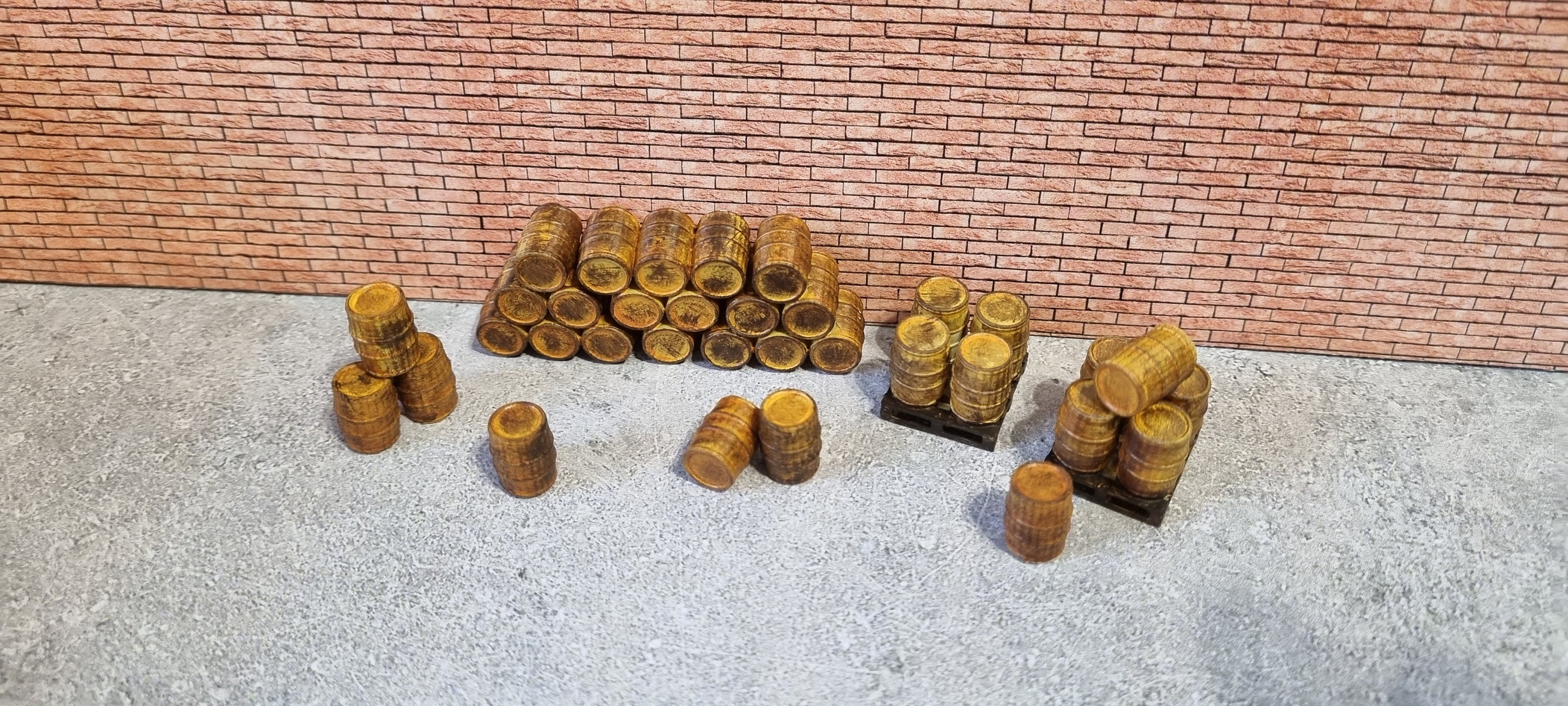 Scale Model Railways Model Railway Scenery Wooden 200L Barrels & Large ...