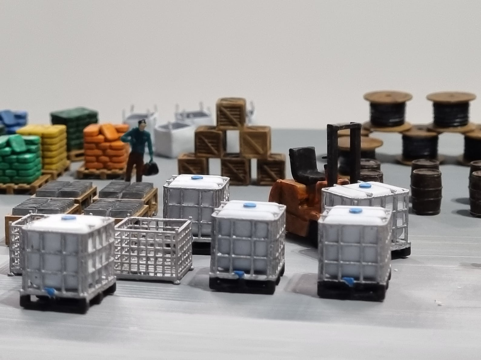 IBC Pallet Tank 3D Printed 1:76, OO Gauge Model Miniature Scenery ...