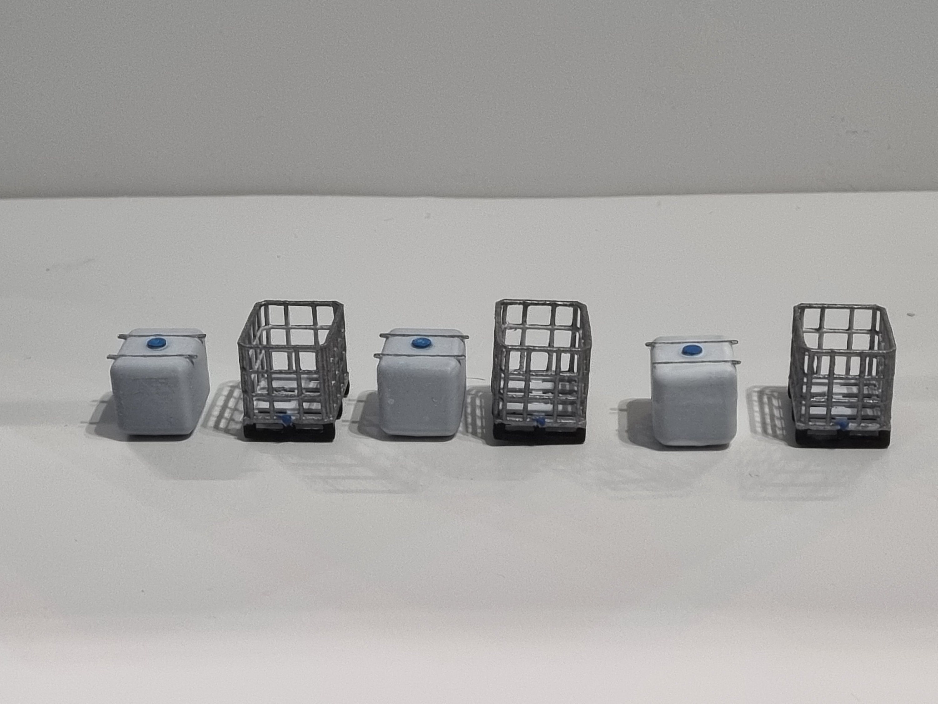 IBC Pallet Tank 3D Printed 1:76, OO Gauge Model Miniature Scenery ...