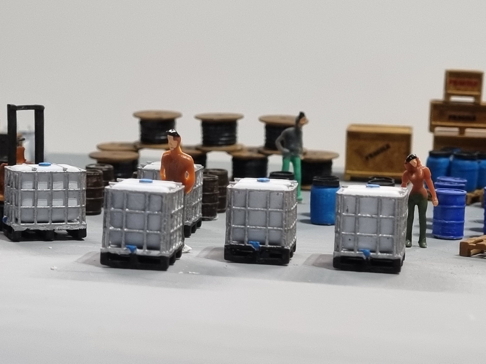 IBC Pallet Tank 3D Printed 1:76, OO Gauge Model Miniature Scenery ...