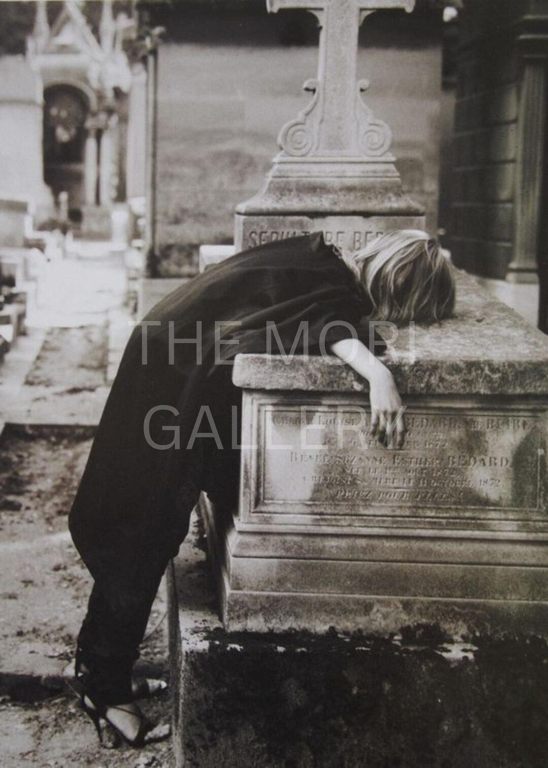 Woman Collapsed on Grave Photo Print Death Art Picture Decor Memento ...