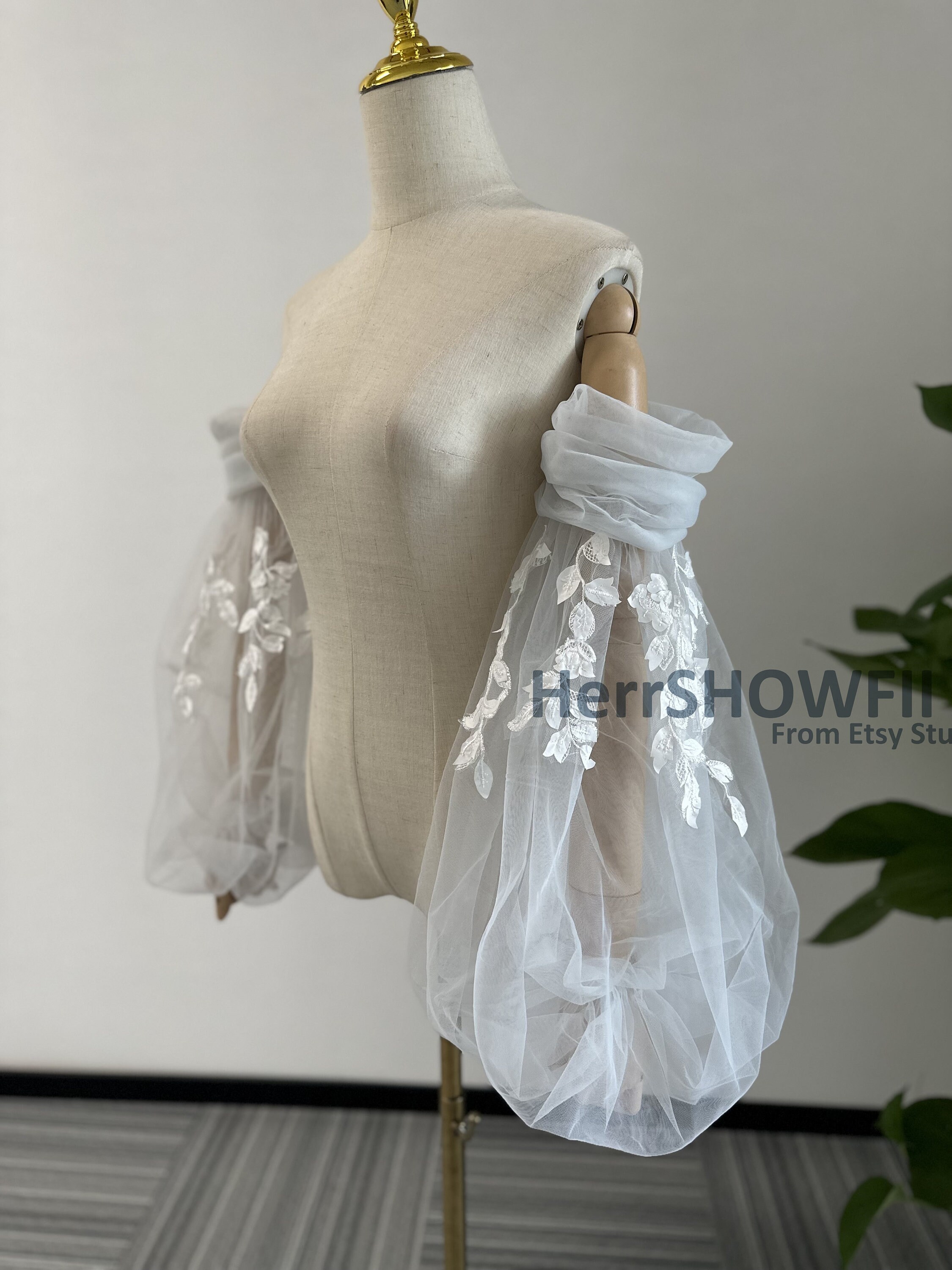 Light Gray Puffy Sleeeves With Embroidered Leaves Lace, Detachable ...