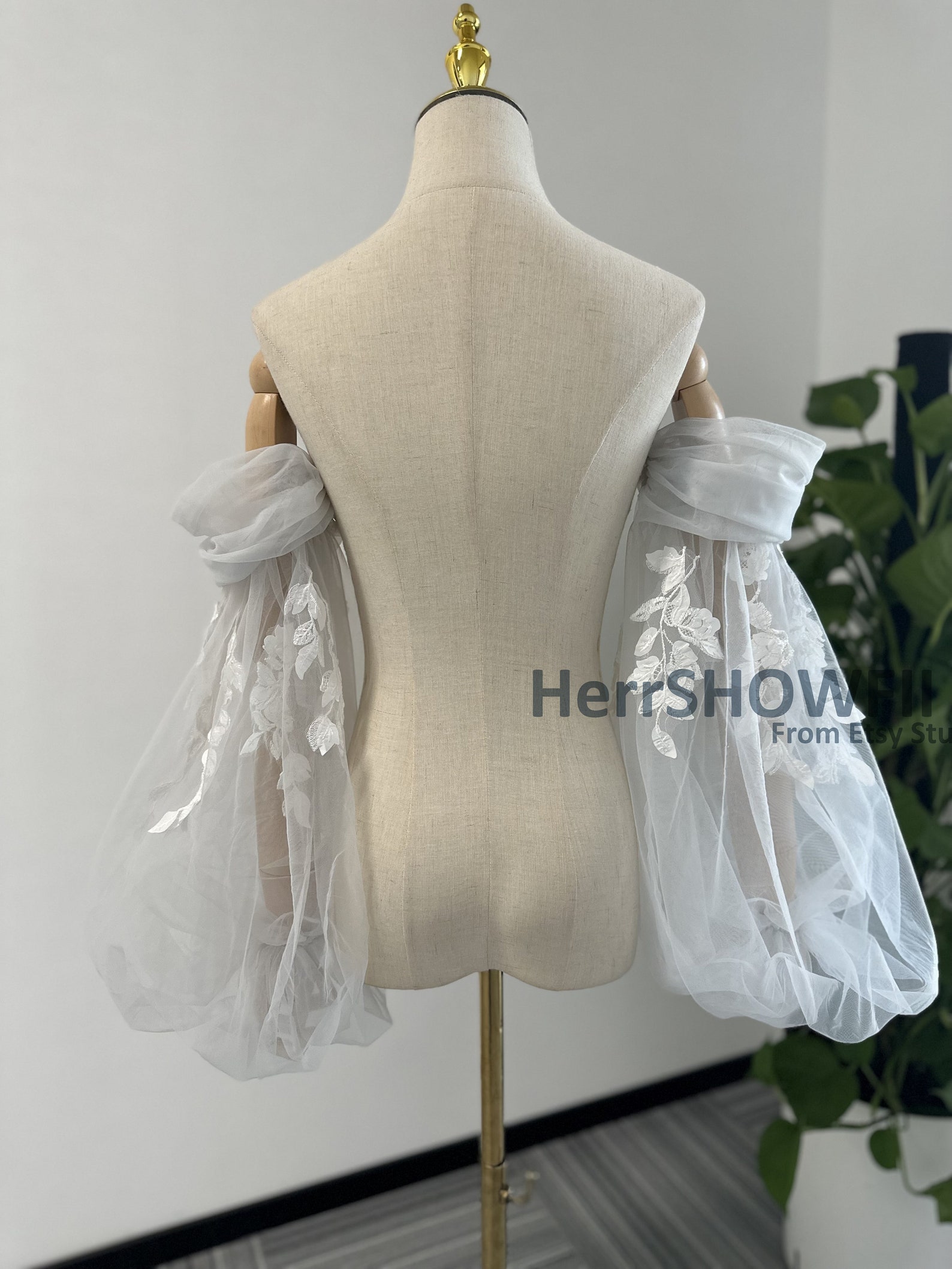Light Gray Puffy Sleeeves With Embroidered Leaves Lace, Detachable ...