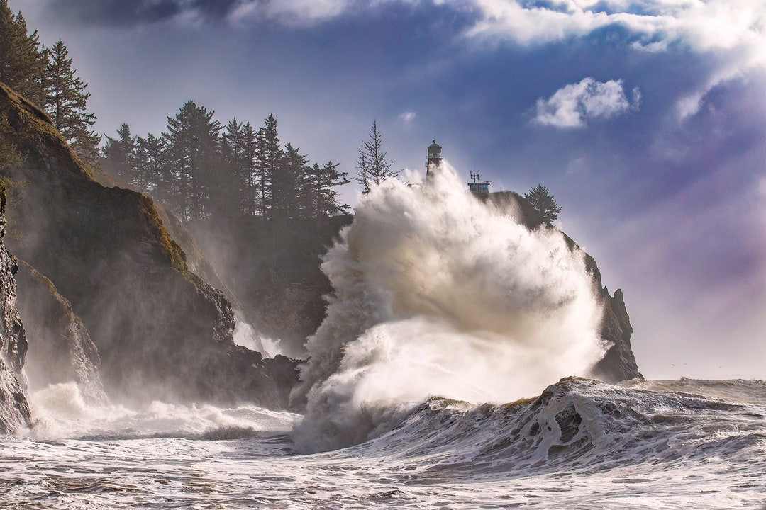 Massive Waves at Cape Disappointment Washington King Tide Storm Surge ...