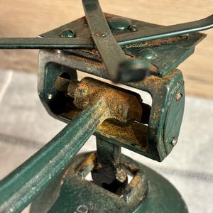 Vintage Libra Scale Co Green Rusty Kitchen Balance Scales Inc 8 Weights ...