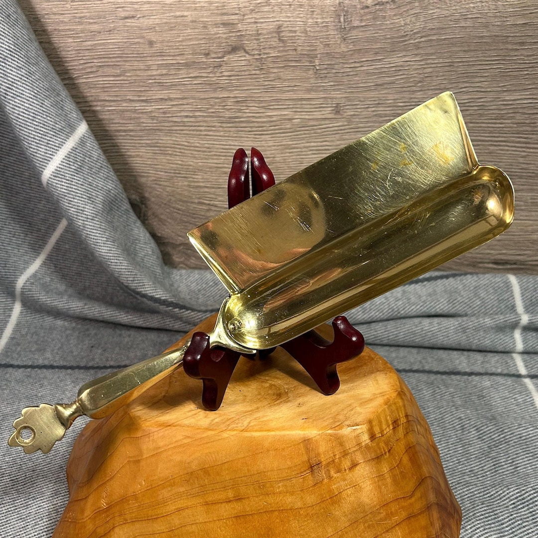 Vintage Mid Century Rustic Gold Tone Brass Traditional English Crumb ...